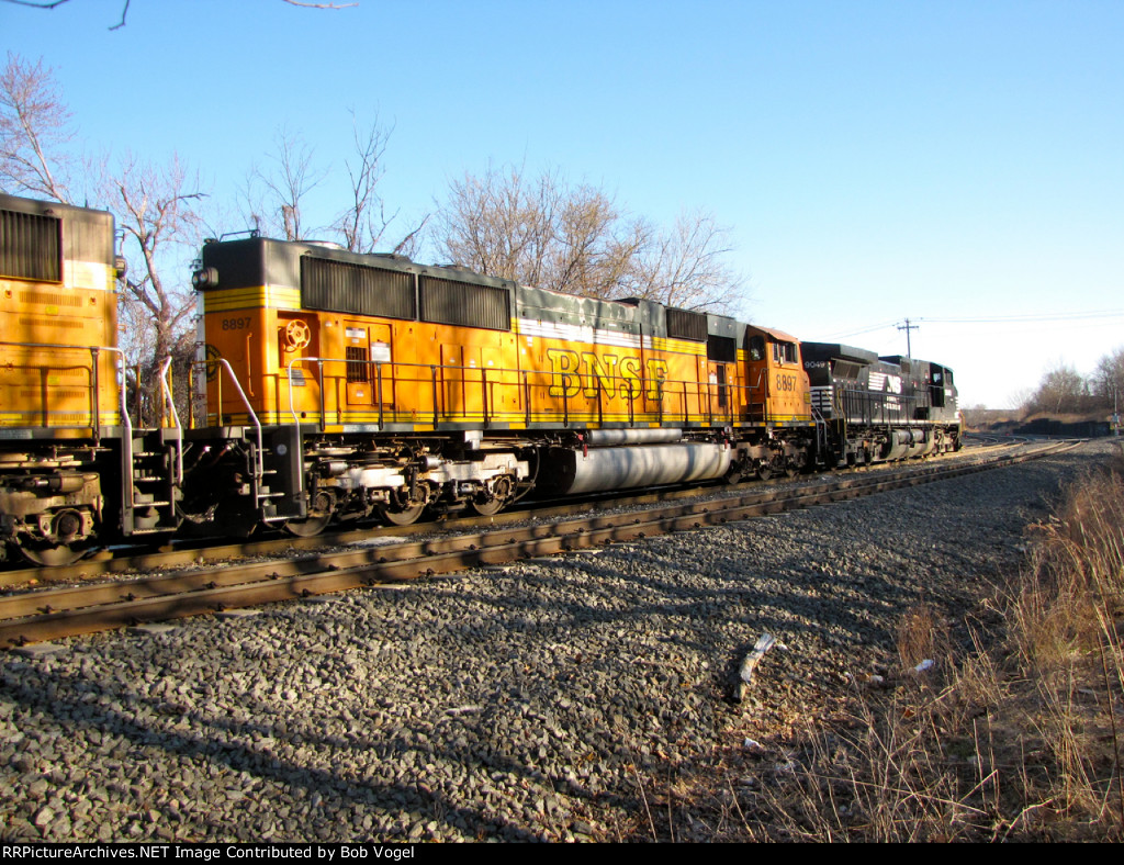 BNSF 8897 and NS 9049